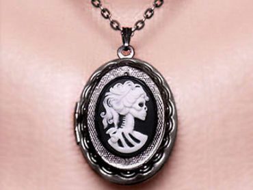 The Silver Locket | Scary Story | Scary For Kids